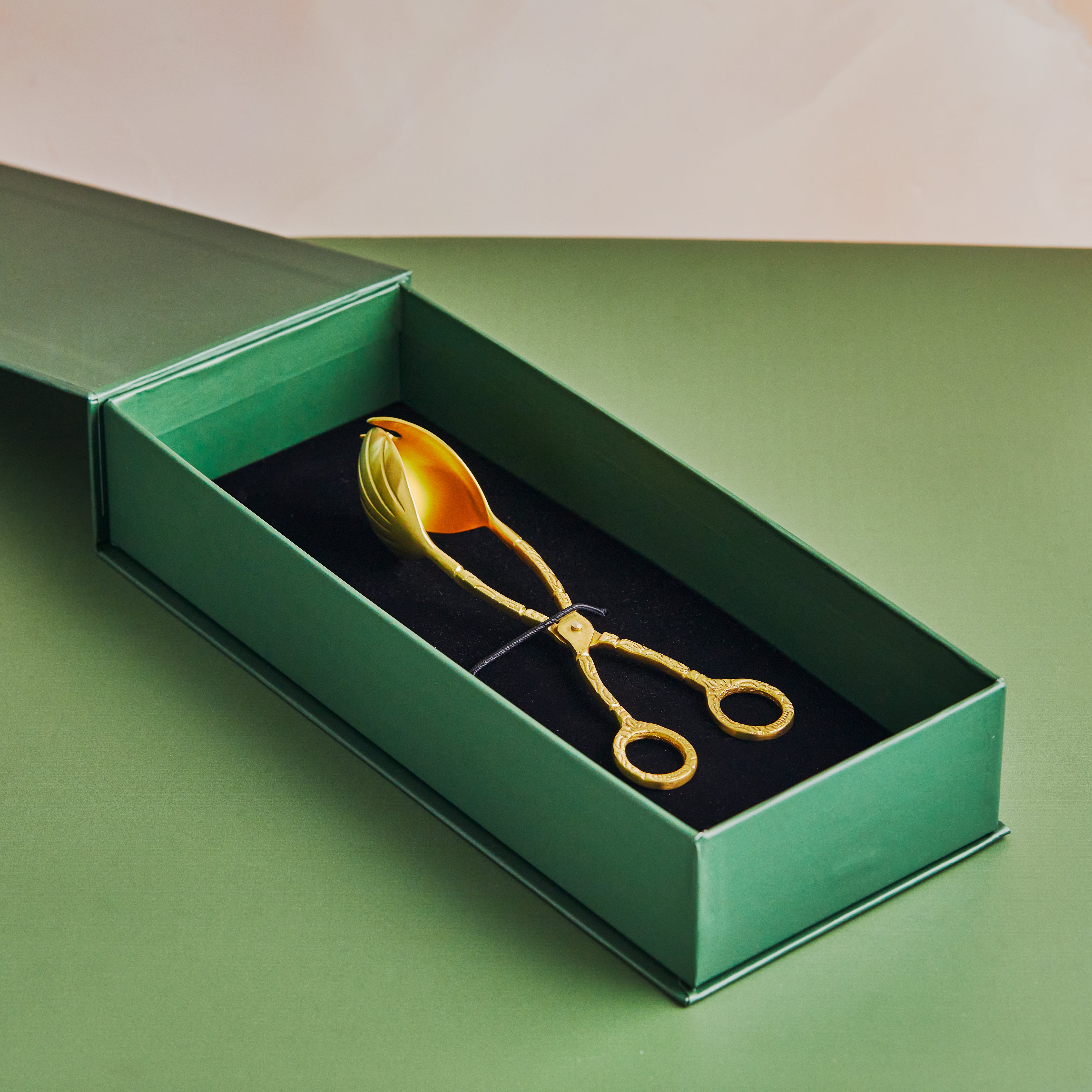 Heirloom Brass Salad Tong – Zenn Casa